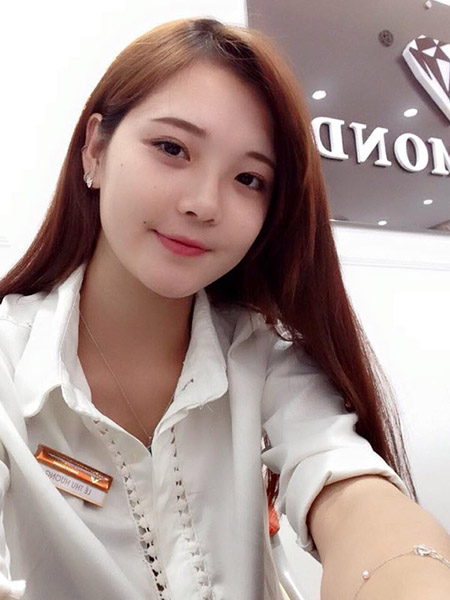 Cận cảnh nhan sắc xinh đẹp của "cô gái dân tộc" đang khiến dân mạng mê mẩn