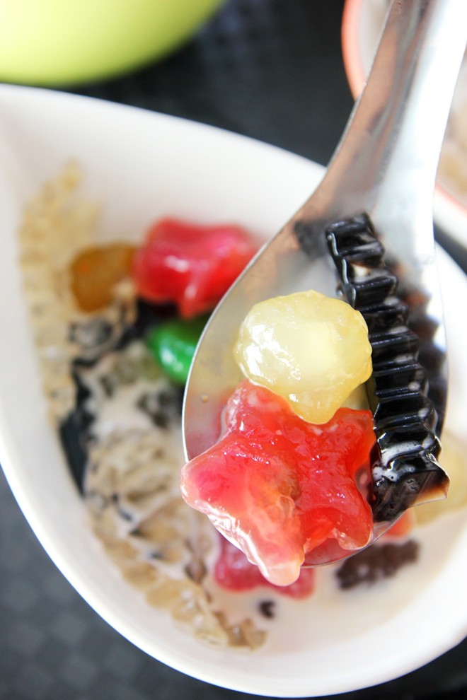 Chè Hong Kong giá 20.000 đồng hút giới trẻ Hà thành