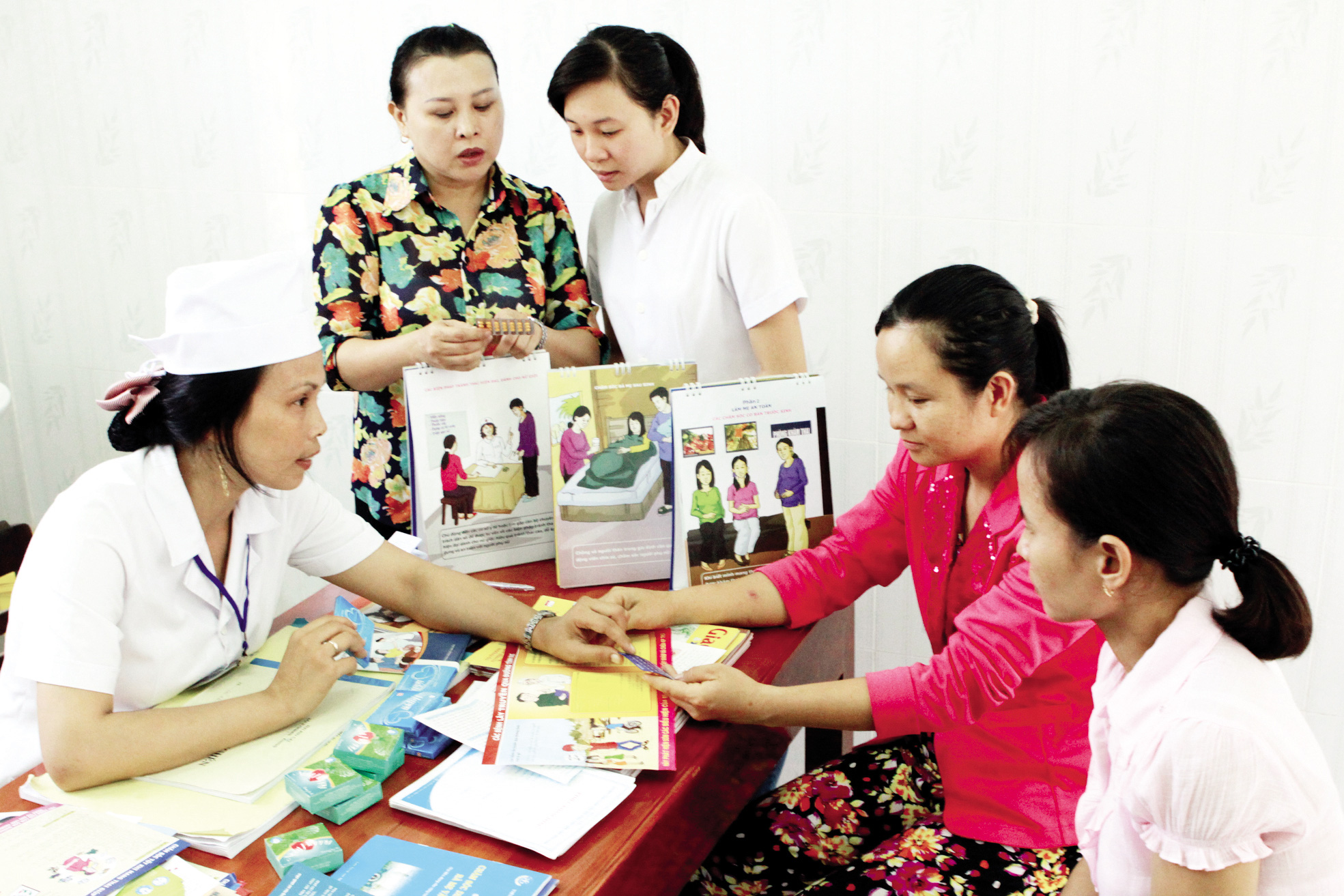 Định hướng ưu tiên quốc gia về SKSS/SKTD và KHHGĐ giai đoạn sau năm ...