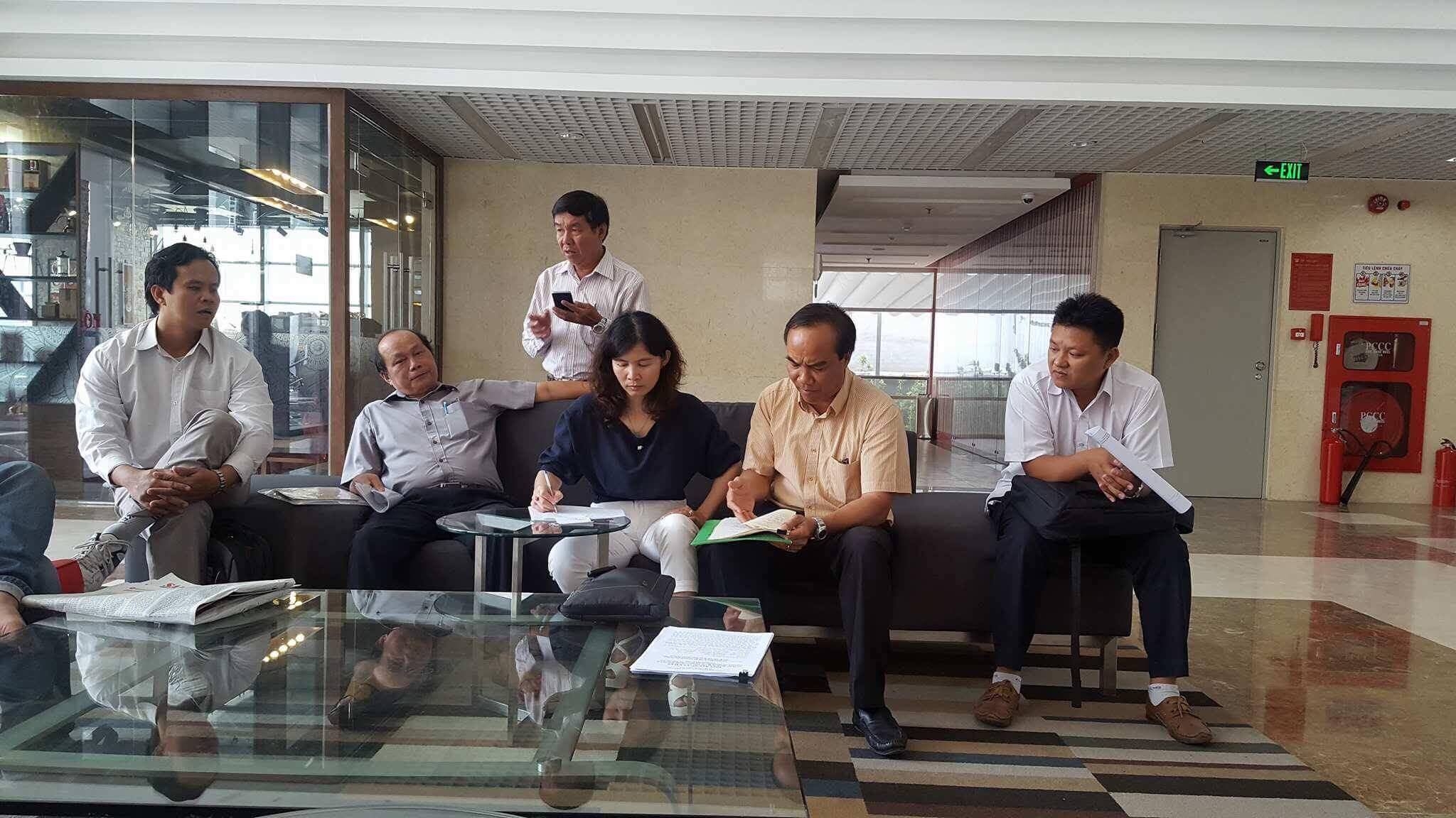 Nhà báo Hàn Ni (Báo SGGP) tác giả loạt bài về “cafe xin chào”: “Thấy ...