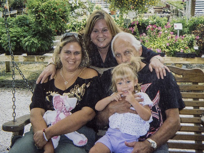 Con vừa ra đời đã đưa người khác nuôi, đến 29 năm sau, bố mẹ xót xa với ...