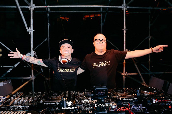 DJ Tommy đứng cùng sân khấu với loạt sao nổi tiếng thế giới tại Séc