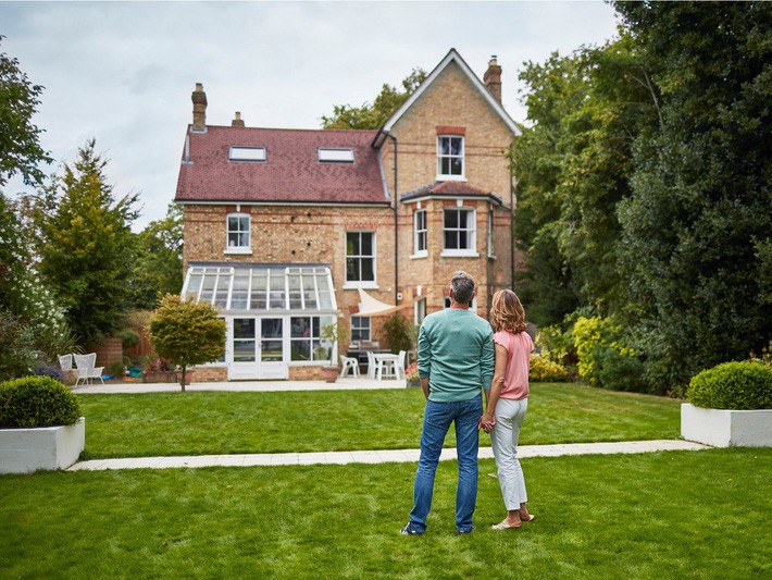 Bạn sẽ cực bất ngờ khi biết được xu hướng chọn nhà của các triệu phú, nó hoàn toàn trái với suy ...