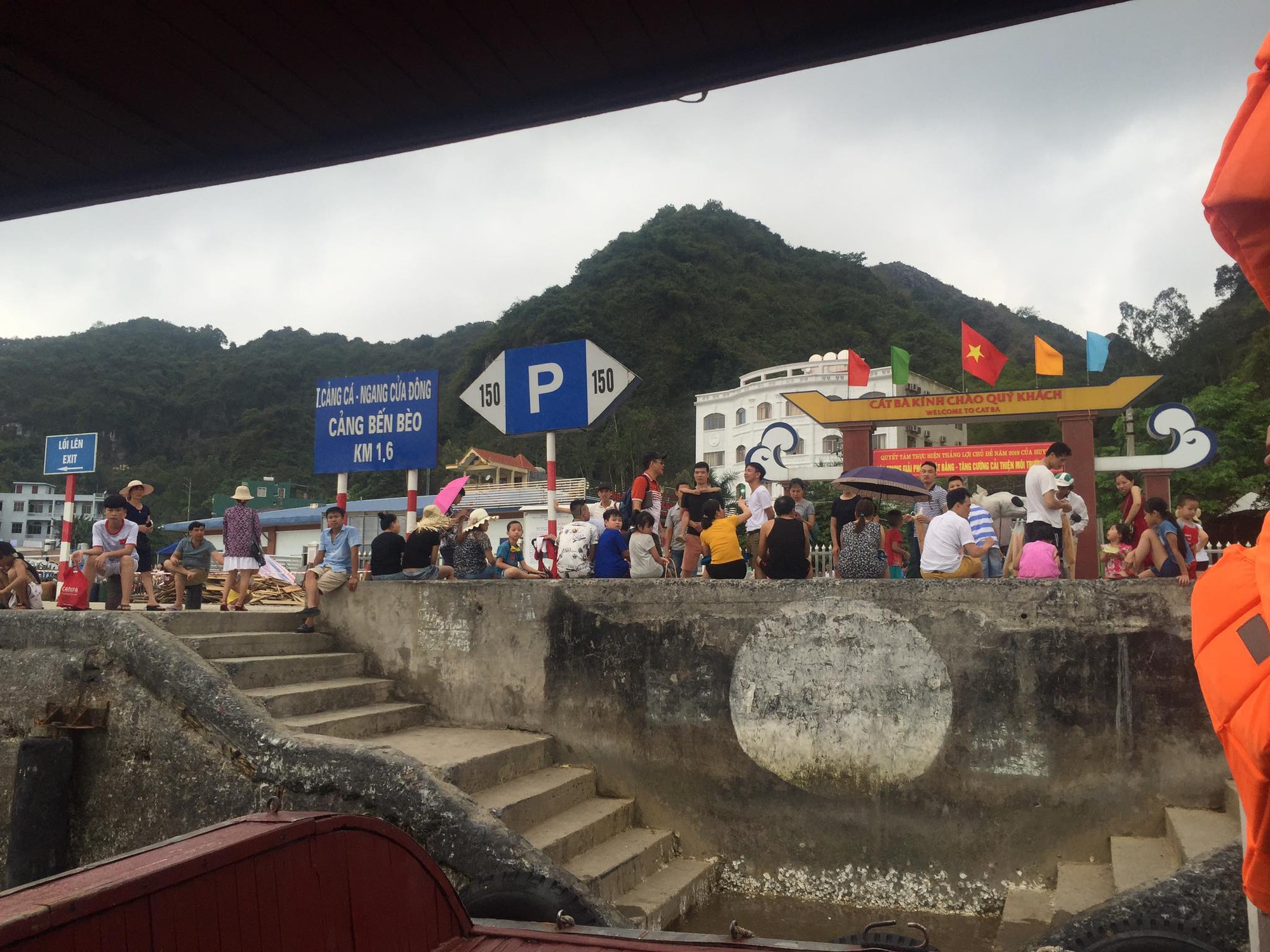 Nghỉ lễ, mất tiền tham quan đảo Cát Bà... từ xa