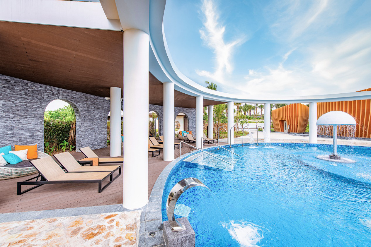 Thế giới tắm khoáng Around The World Spa tại Minera Hot Springs Bình ...