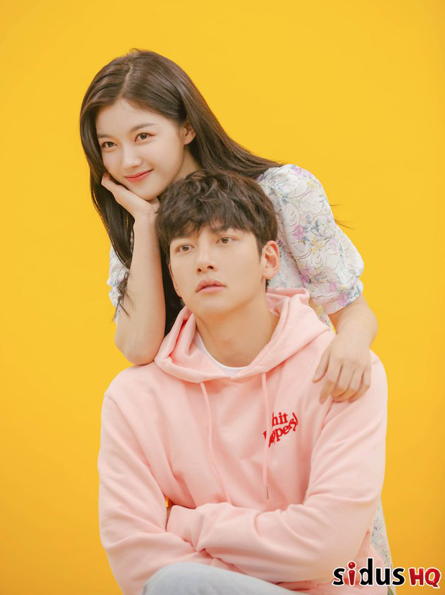 Vẻ ngoài quyến rũ ở tuổi 21 của 'em gái quốc dân' Hàn Quốc