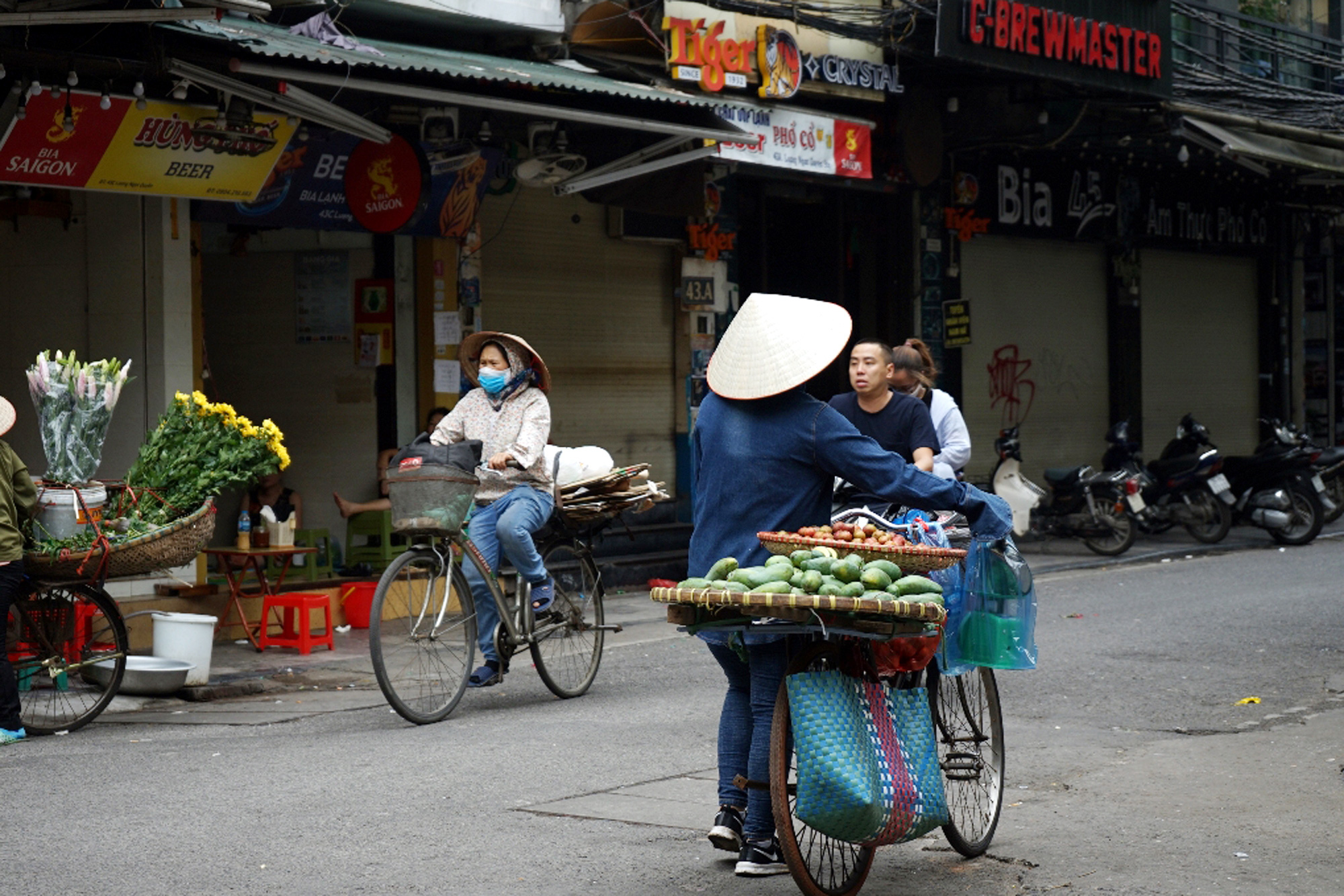Chùm ảnh: Từ bao giờ những gánh hàng rong đã trở thành "đặc sản" của ...