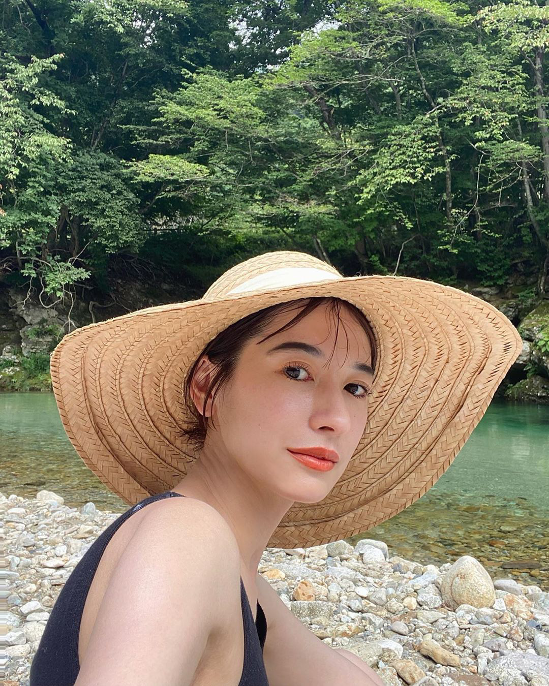 Nàng công sở Nhật cao 1m58 mặc đẹp khiến đồng nghiệp khen ngợi