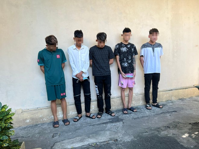 Bắt nhóm "choai choai" đeo khăn đỏ để nhận diện khi hỗn chiến