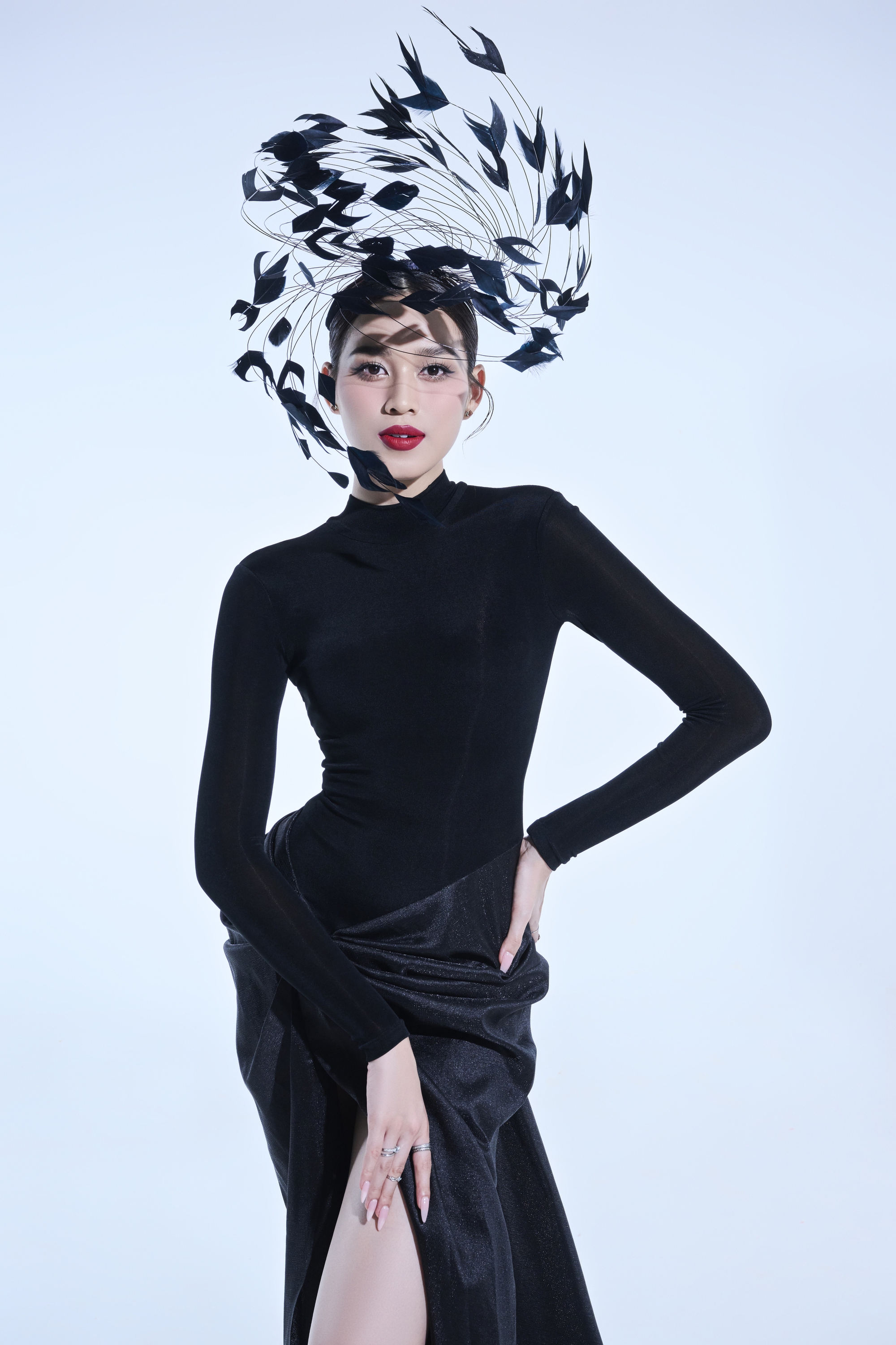 Đỗ Thị Hà khoe bộ ảnh cuối nhiệm kỳ, nhan sắc thay đổi như thế nào?