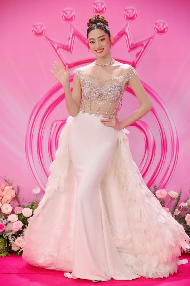 Thảm đỏ Chung kết HHVN: Dàn nghệ sỹ và người đẹp đình đám lộng lẫy xuất ...