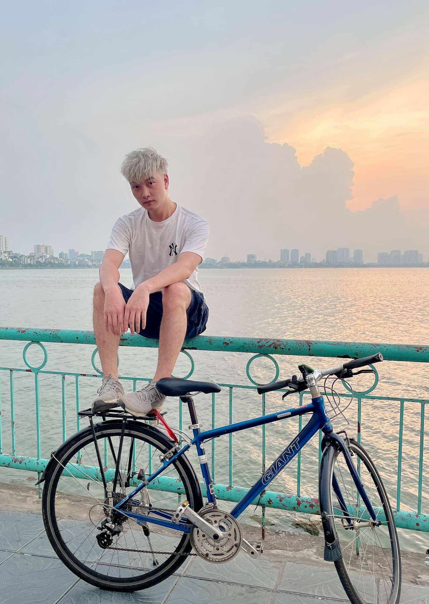 Vẻ bad boy ngoài đời không hổ danh 'trai đểu' của diễn viên Trọng Lân