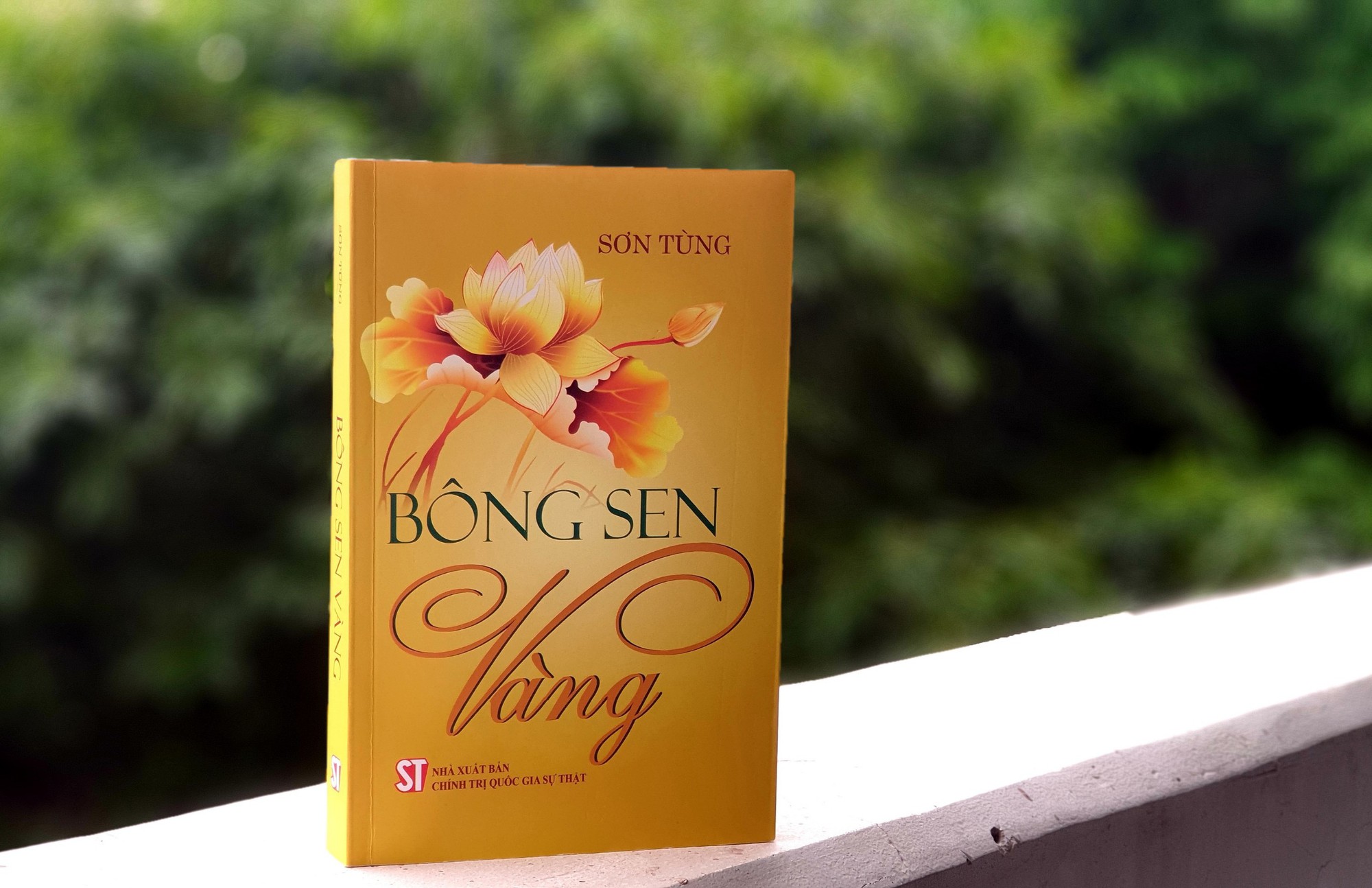 "Bông sen vàng" của nhà văn Sơn Tùng xuất bản nhân 35 năm UNESCO vinh ...