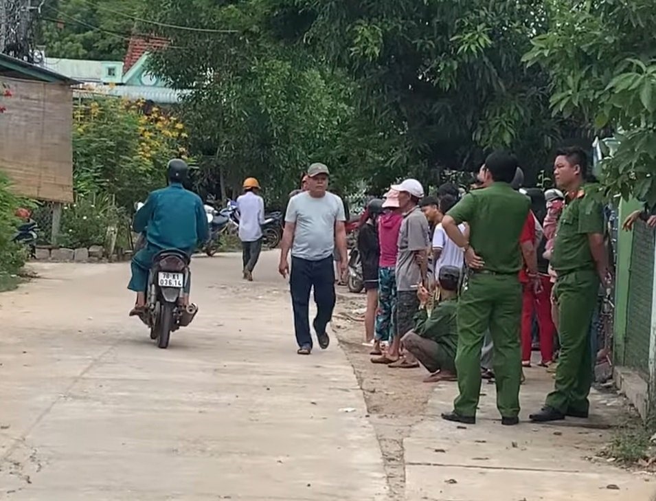 Đến Nhà Con Gái để đưa Cháu Ngoại đi Học Cha Hoảng Hốt Phát Hiện Con 4505