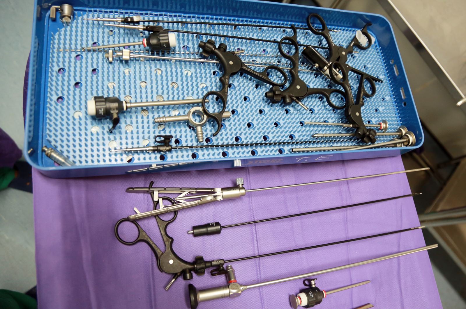 Tắm cho con trai 3 tuổi, người mẹ bất ngờ phát hiện chỉ có một bên tinh ...