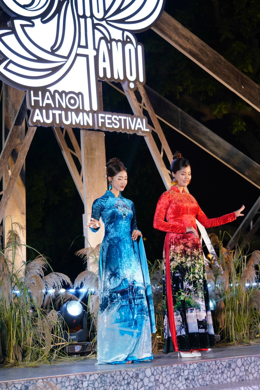 NTK LANISE đưa mùa thu Hà Nội lên áo dài