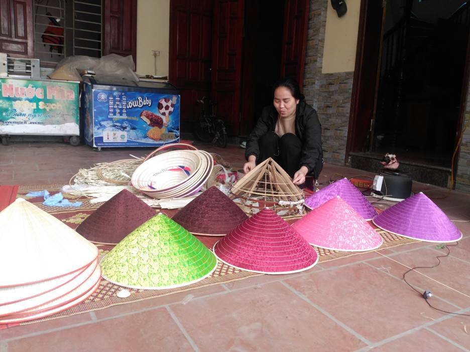 Về làng Chuông xem nghệ nhân gửi hồn vào nón lá