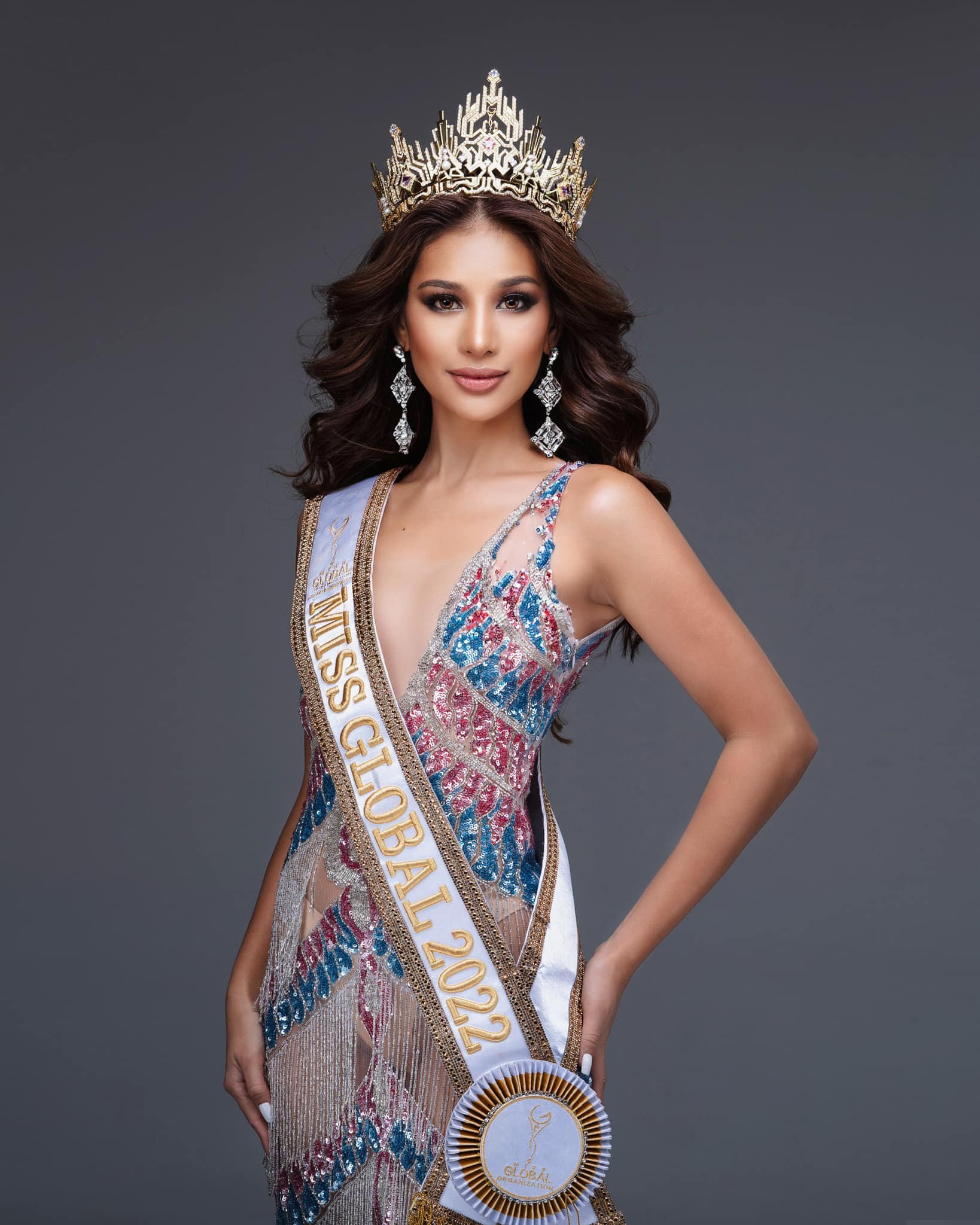 Miss Earth 2017 Karen Ibasco cùng dàn sao Việt ngồi 'ghế nóng' chấm thi vẻ đẹp thể hình thế giới