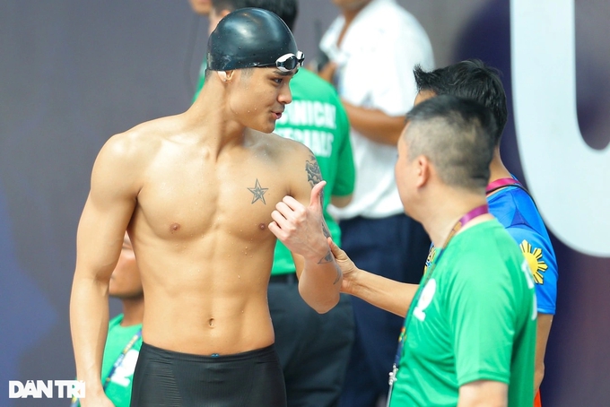 Sự cố hy hữu ở SEA Games, kình ngư Philippines bơi một mình một bể