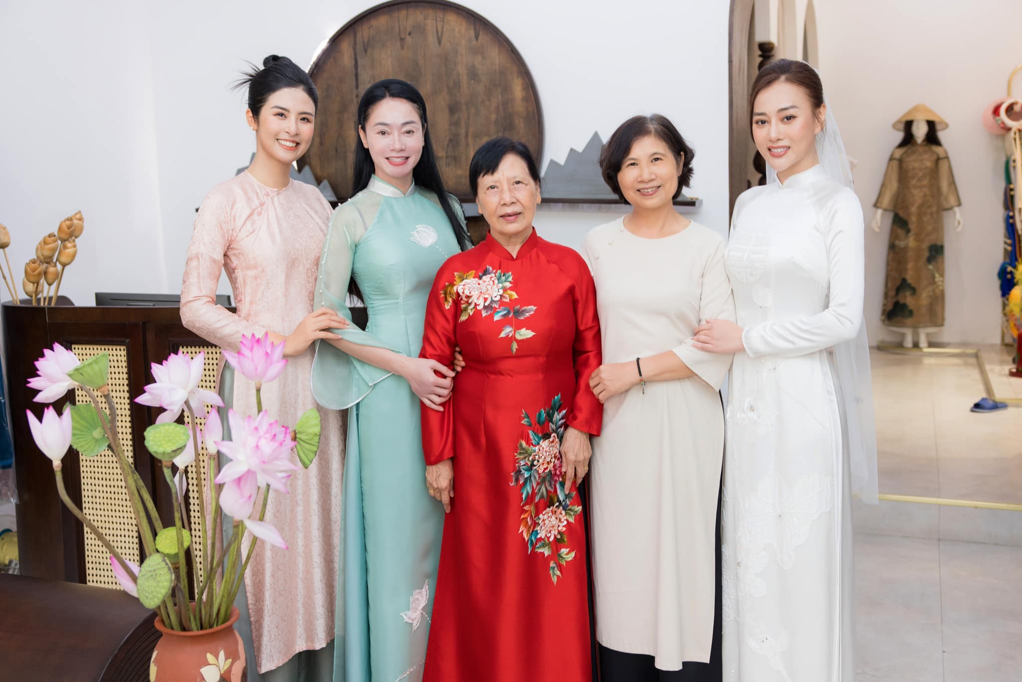 Quách Thu Phương rơi nước mắt khi mẹ Shark Bình và Phương Oanh tâm đầu ...