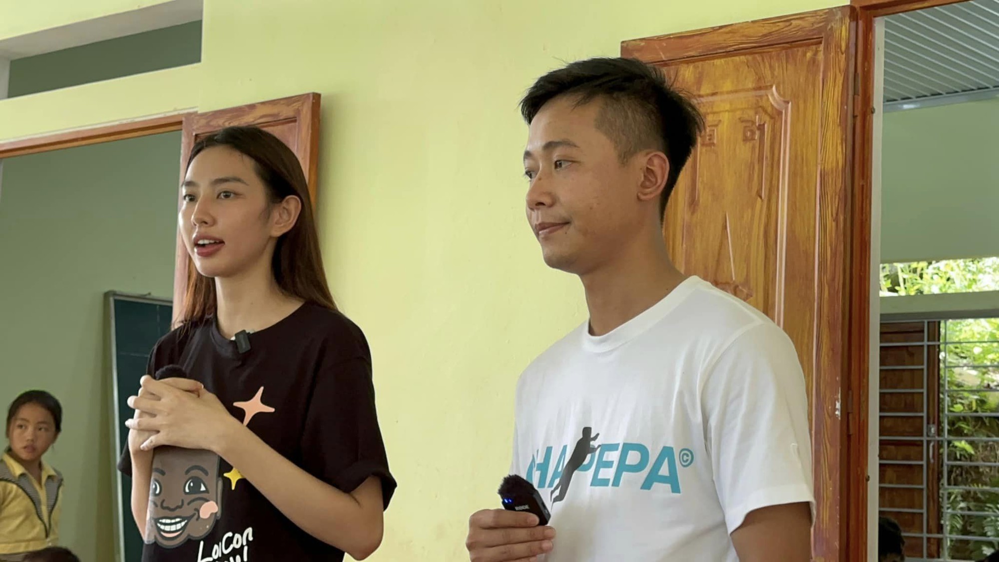 Cùng 'người yêu tin đồn' Quang Linh Vlog đi Hà Giang, Thùy Tiên gặp sự cố 'thót tim'