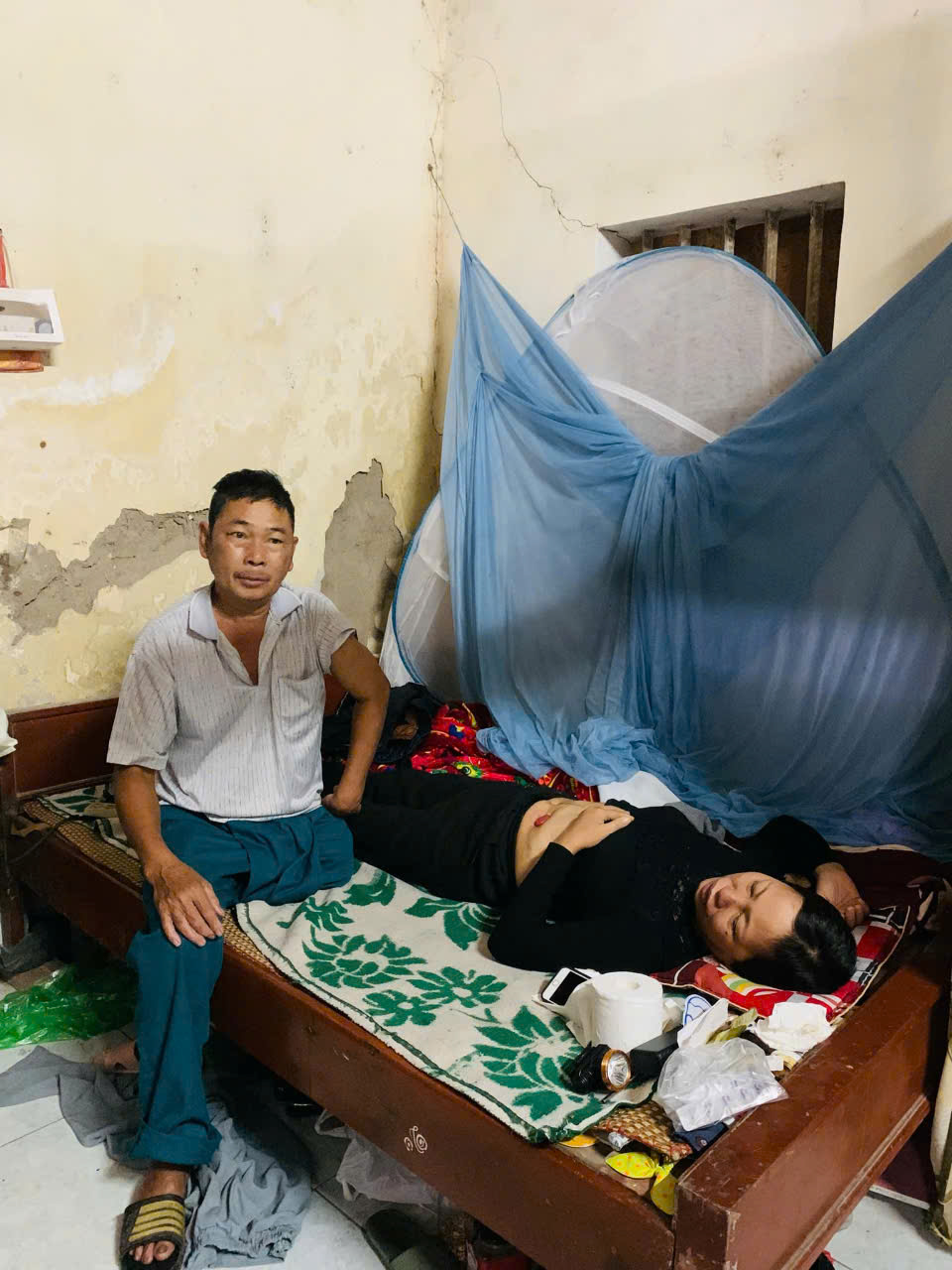 MS 971: Xót thương gia cảnh người chồng tàn tật chăm vợ ung thư