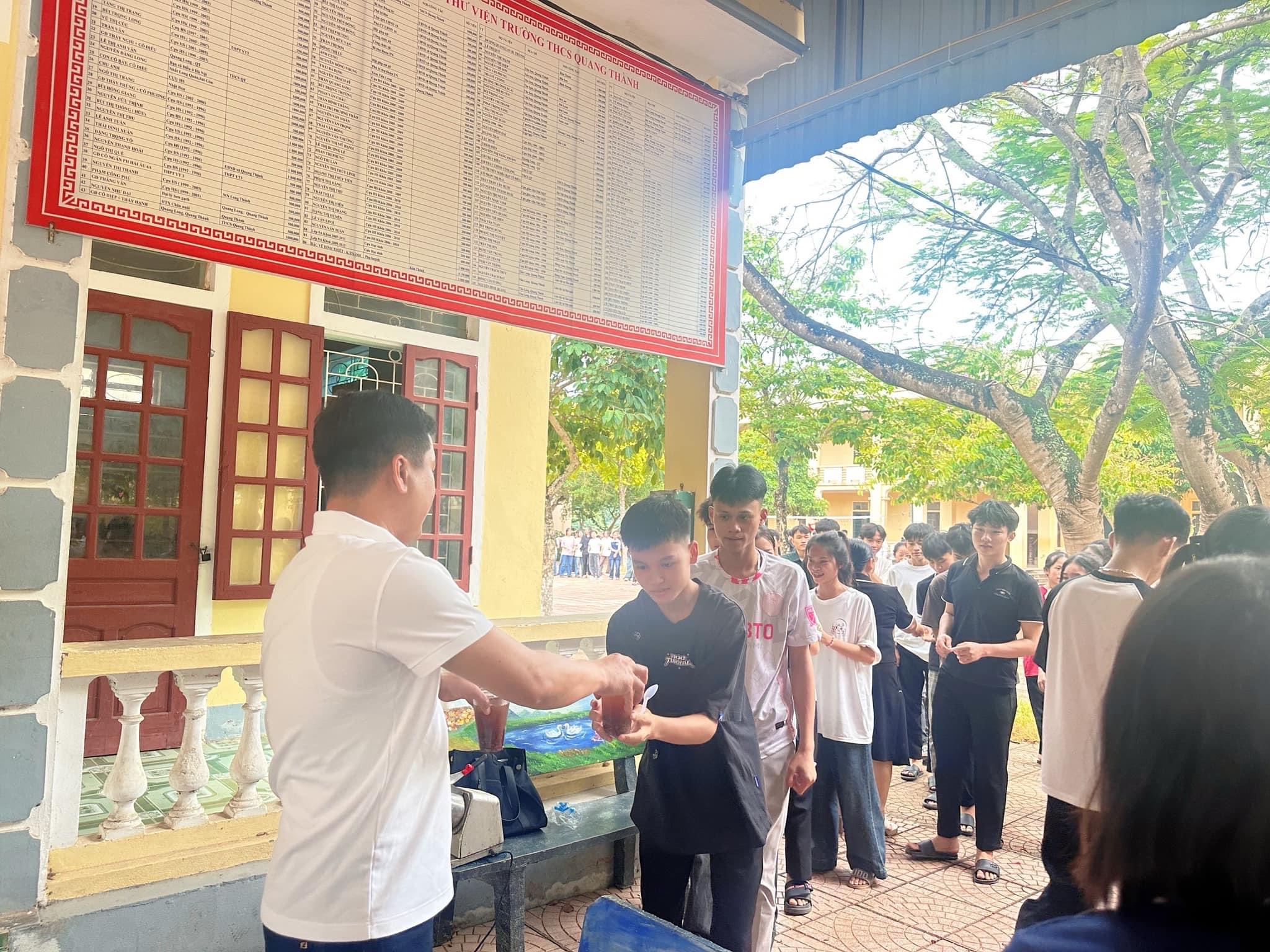 Cộng đồng mạng 'thả tim' cho thầy cô nấu chè, ép nước mía tiếp sức học ...