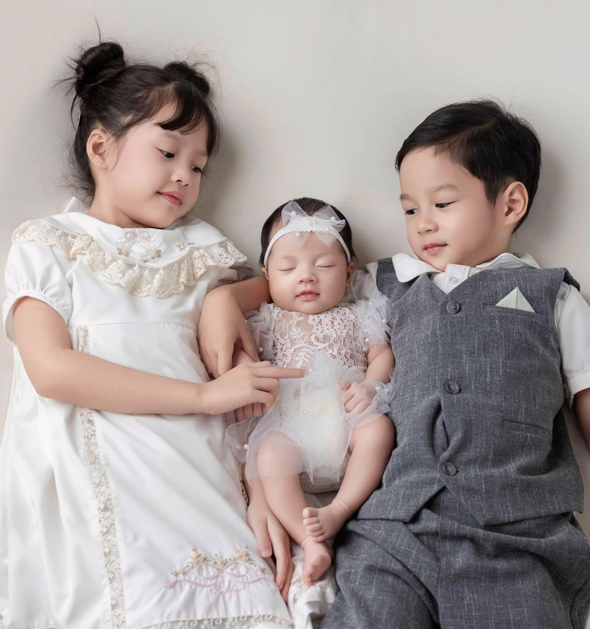 Hoa hậu Đặng Thu Thảo và chồng doanh nhân giờ ra sao?