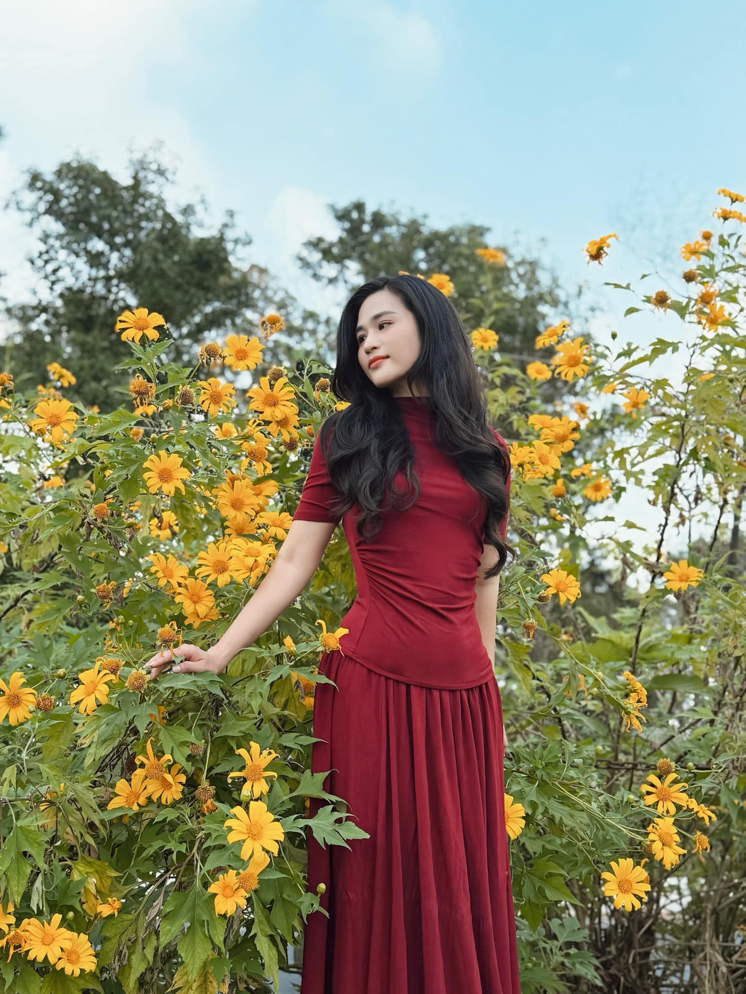 BTV Minh Trang diện trang phục trên truyền hình và đời thực