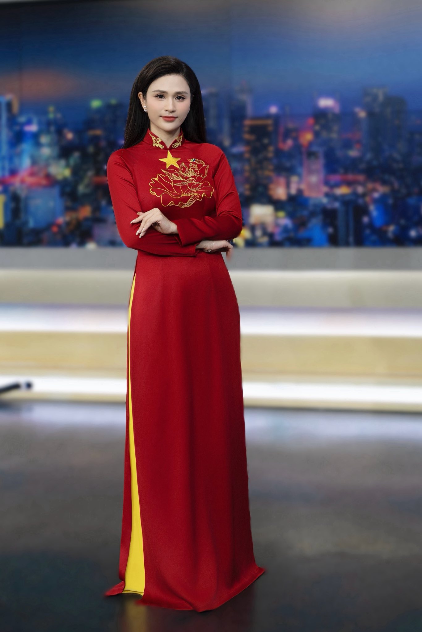 Cum diferă ținutele lui MC Minh Trang de la televizor față de cele din viața reală?