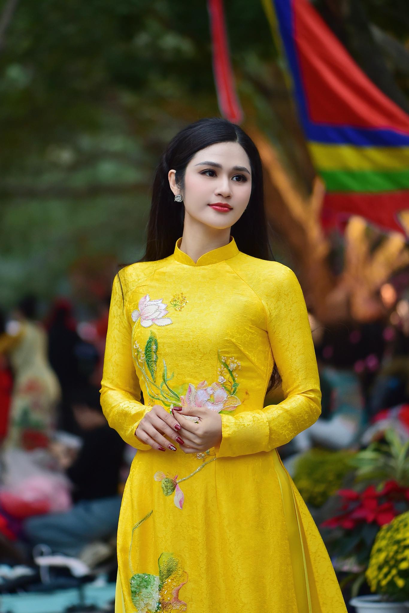 BTV Minh Trang diện trang phục trên truyền hình và đời thực