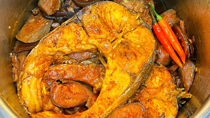 Plats rustiques d'hiver du Nord aux riches saveurs locales