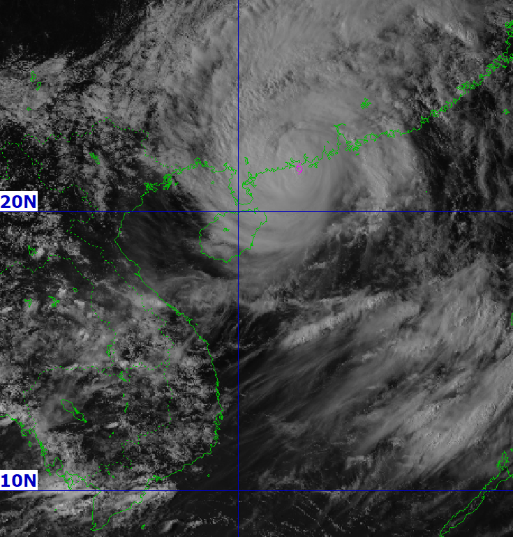 Tin bão mới nhất: Bão số 9 chưa tan, bão số 10 lại sắp đổ bộ miền Trung?