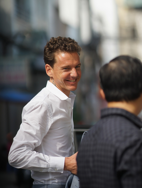 Hồ Bích Ngọc rạng rỡ trong lễ vu quy với chồng Tây