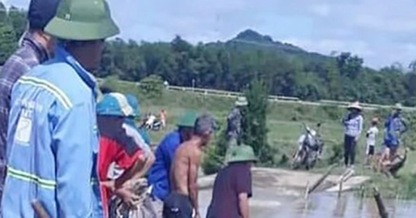 Trăm người ngăn đập tràn tìm thi thể bé trai ở Nghệ An