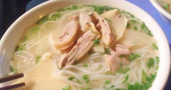 Ghé thử quán bún ngan siêu đông khách phố Đặng Văn Ngữ