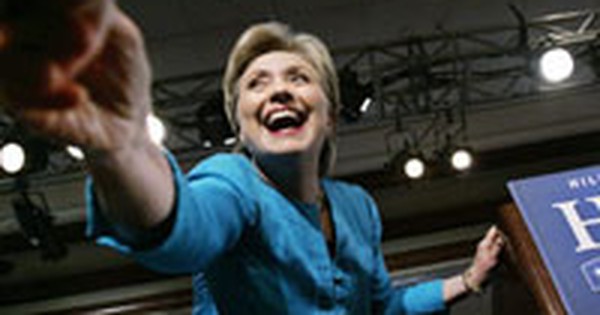 Thắng lớn ở Puerto Rico, Clinton bùng lên hi vọng chiến thắng