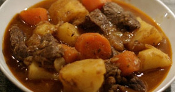 Thực đơn bữa tối: Bò hầm khoai tây
