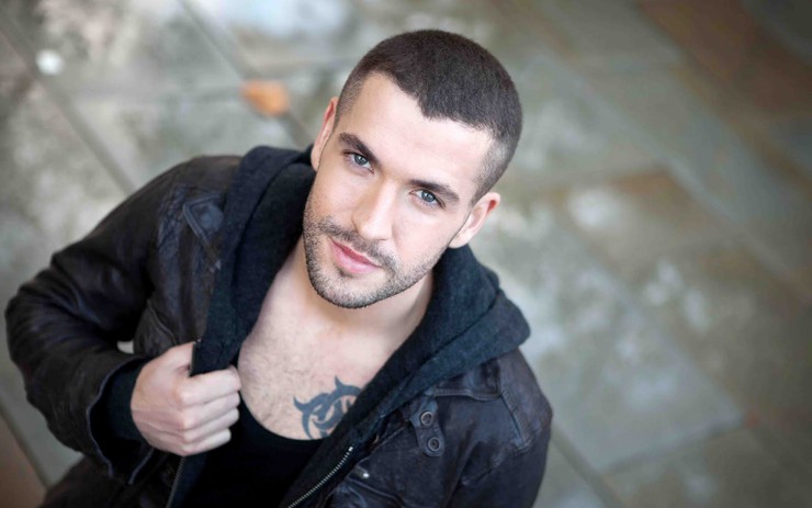 He just opened his mouth—and 3,000 people forgot how to breathe. Shayne Ward dropped “Breathless ...